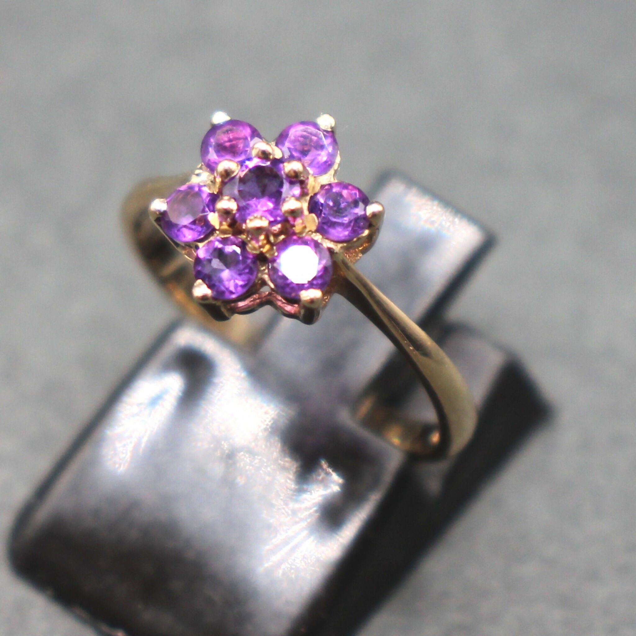 9ct gold amethyst flower head ring
