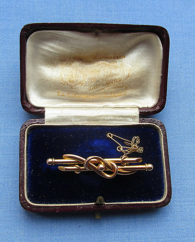 Vintage 15 CT Gold Brooch + Safety Chain/Intricate Design/Presentation