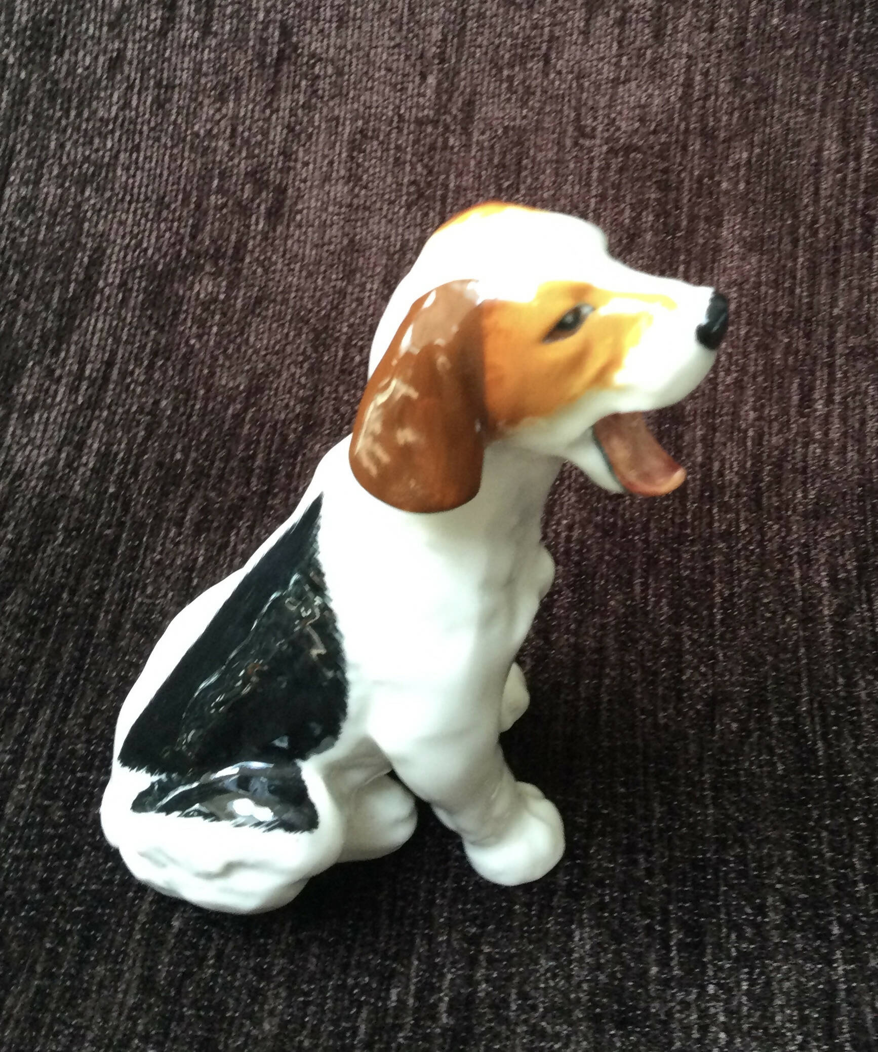 Royal Doulton Dog yawning figurine Doulton Character Dog yawning figur