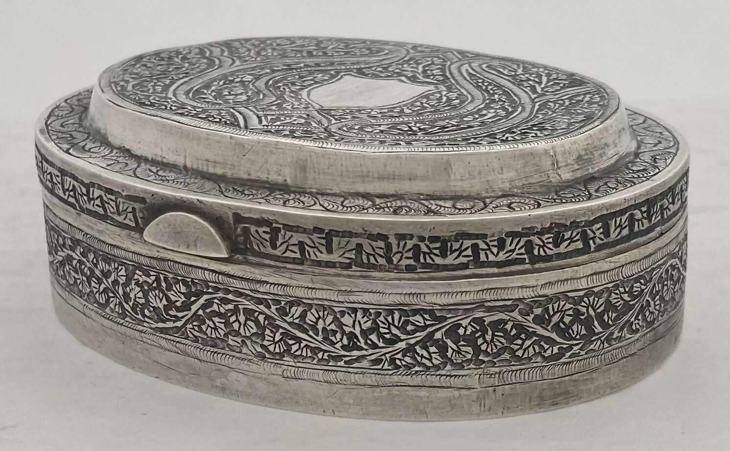 Indian Colonial White Metal Table Snuff Box, circa 1870 - 1910. 3.8 tr